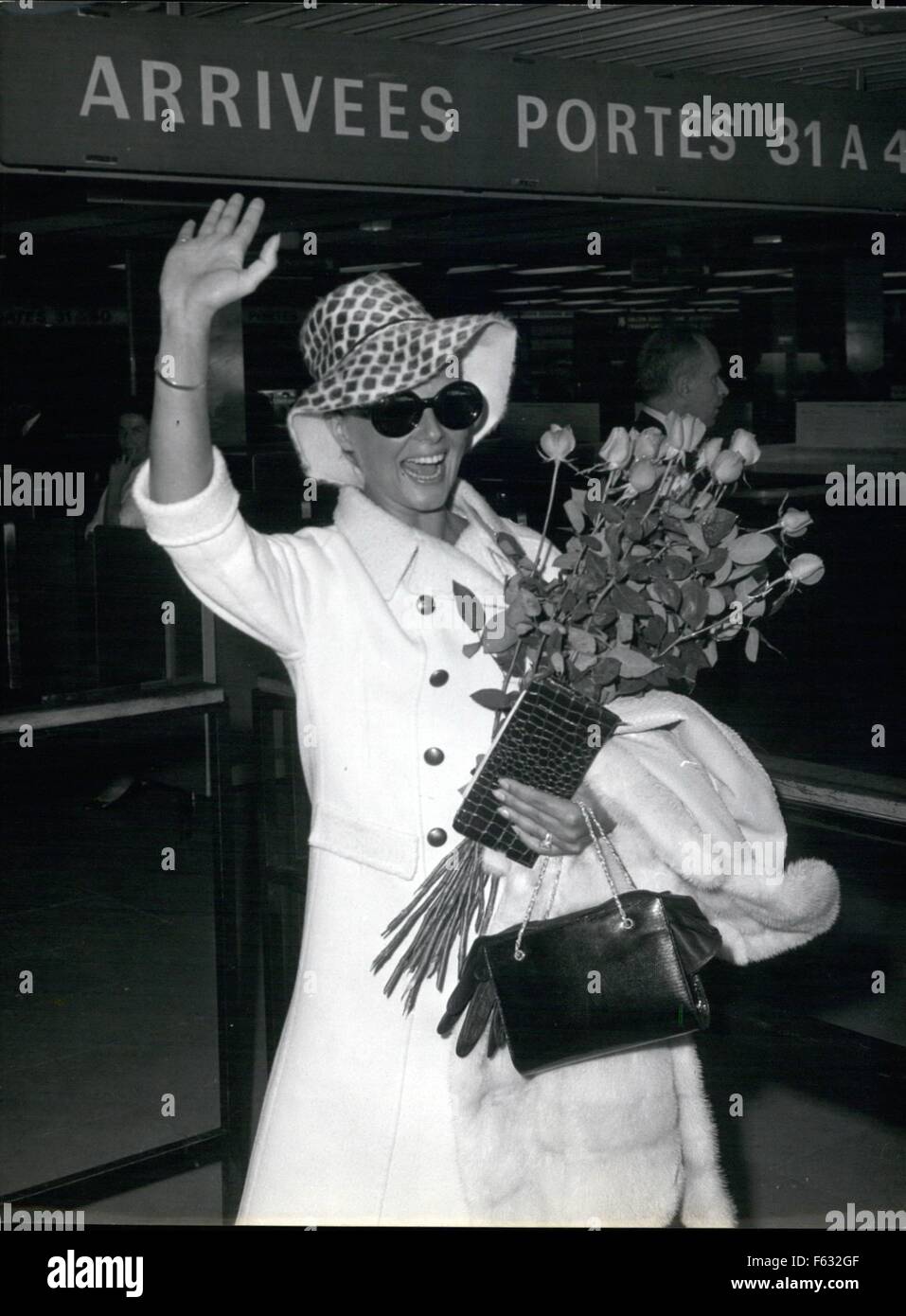 1972 - Virna Lisi at Paris Orly Airport. © Keystone Pictures USA ...