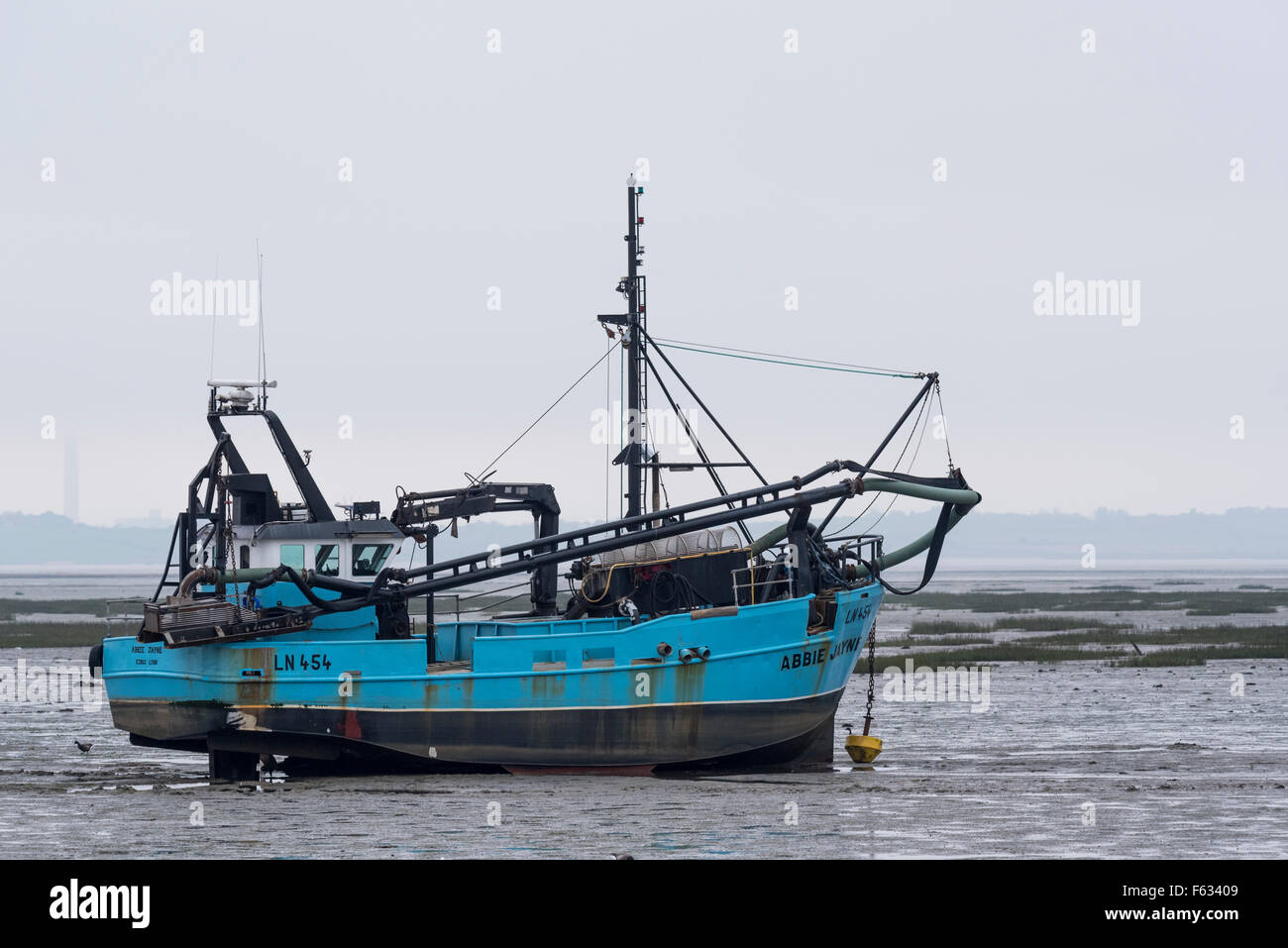 Fishing boat beached at low tide hi-res stock photography and images ...