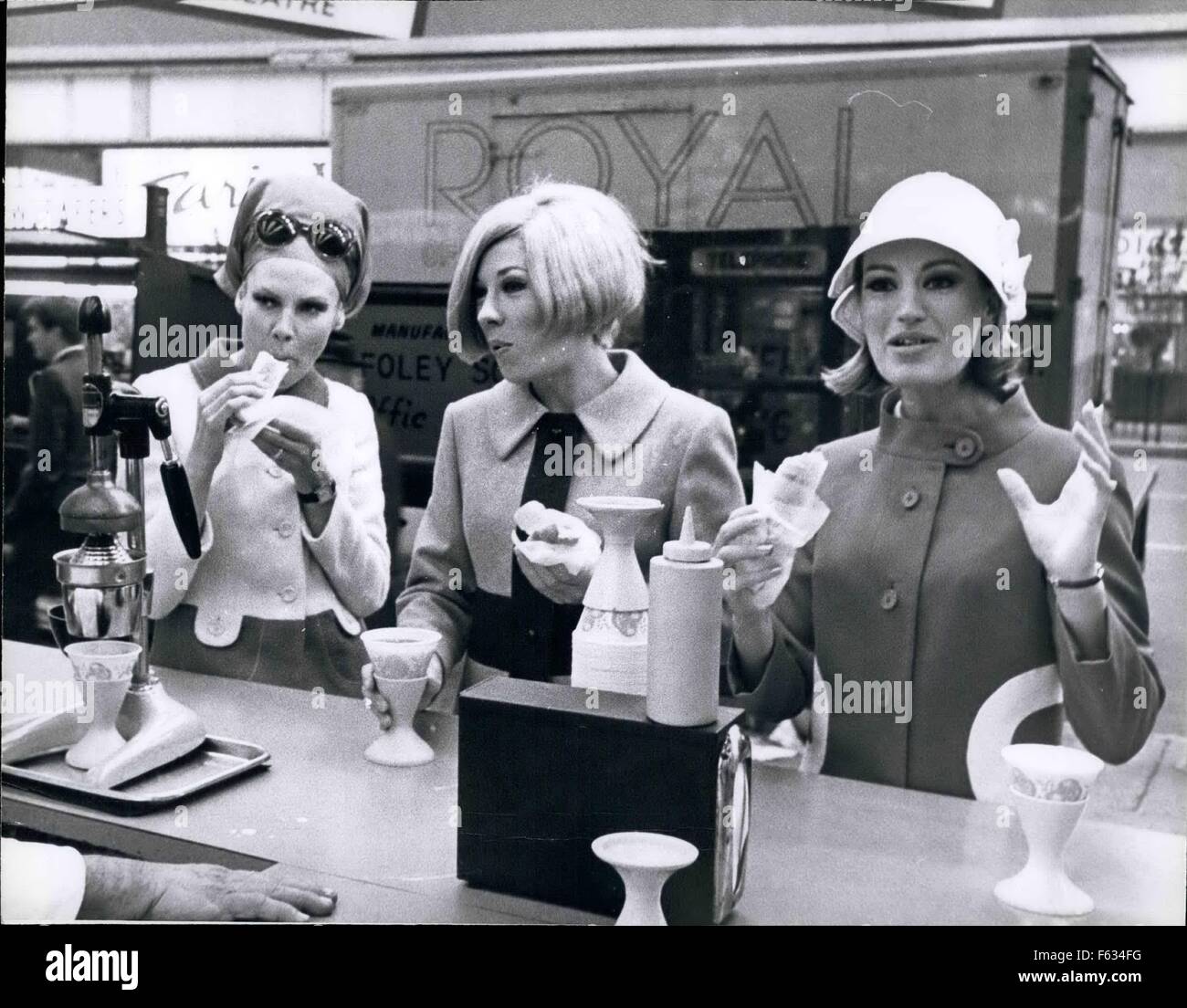 1968 fashion hi-res stock photography and images - Alamy