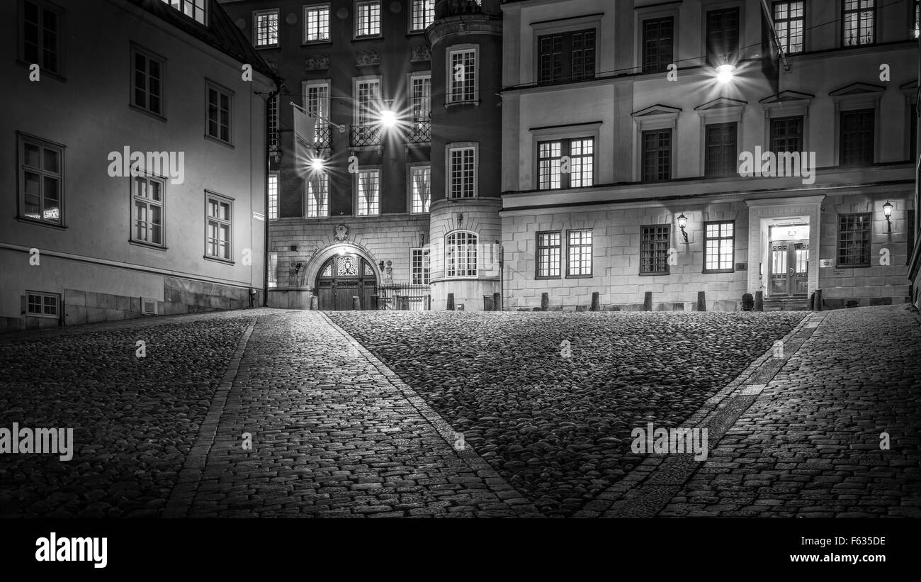 Empty street on rainy night hi-res stock photography and images - Alamy