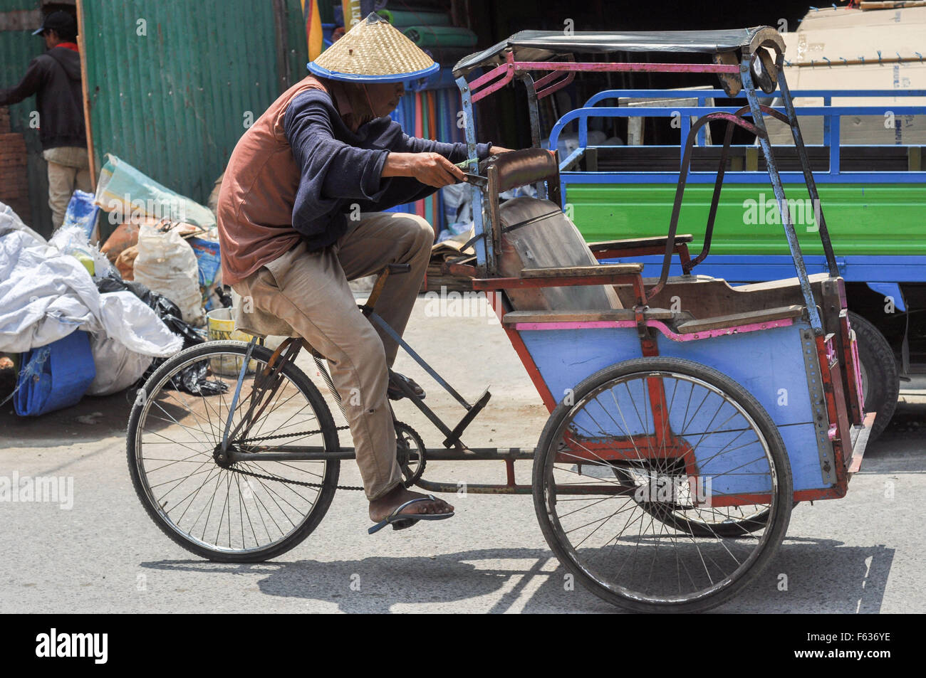 Pedicab asia hi-res stock photography and images - Alamy