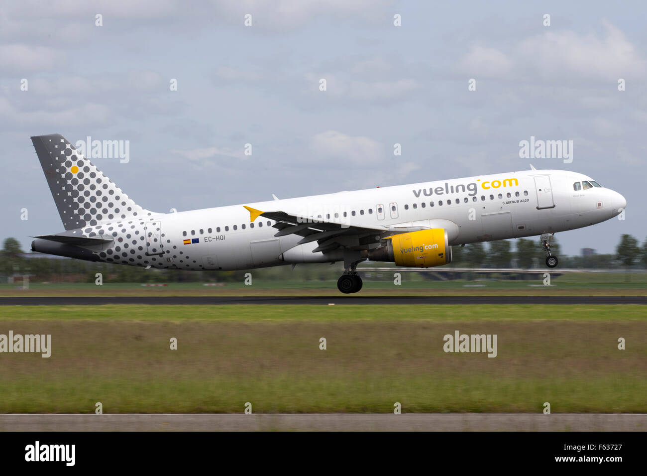 Airbus a320 engine vueling hi-res stock photography and images - Alamy
