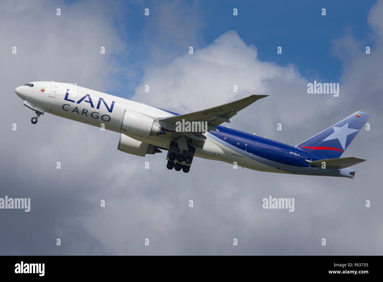 Boeing 777 cargo hi-res stock photography and images - Alamy