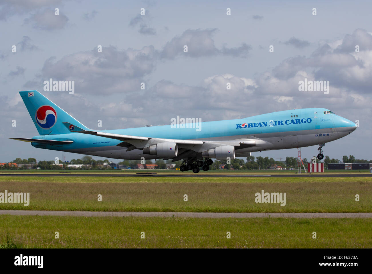 Korean air cargo aircraft hi-res stock photography and images - Alamy
