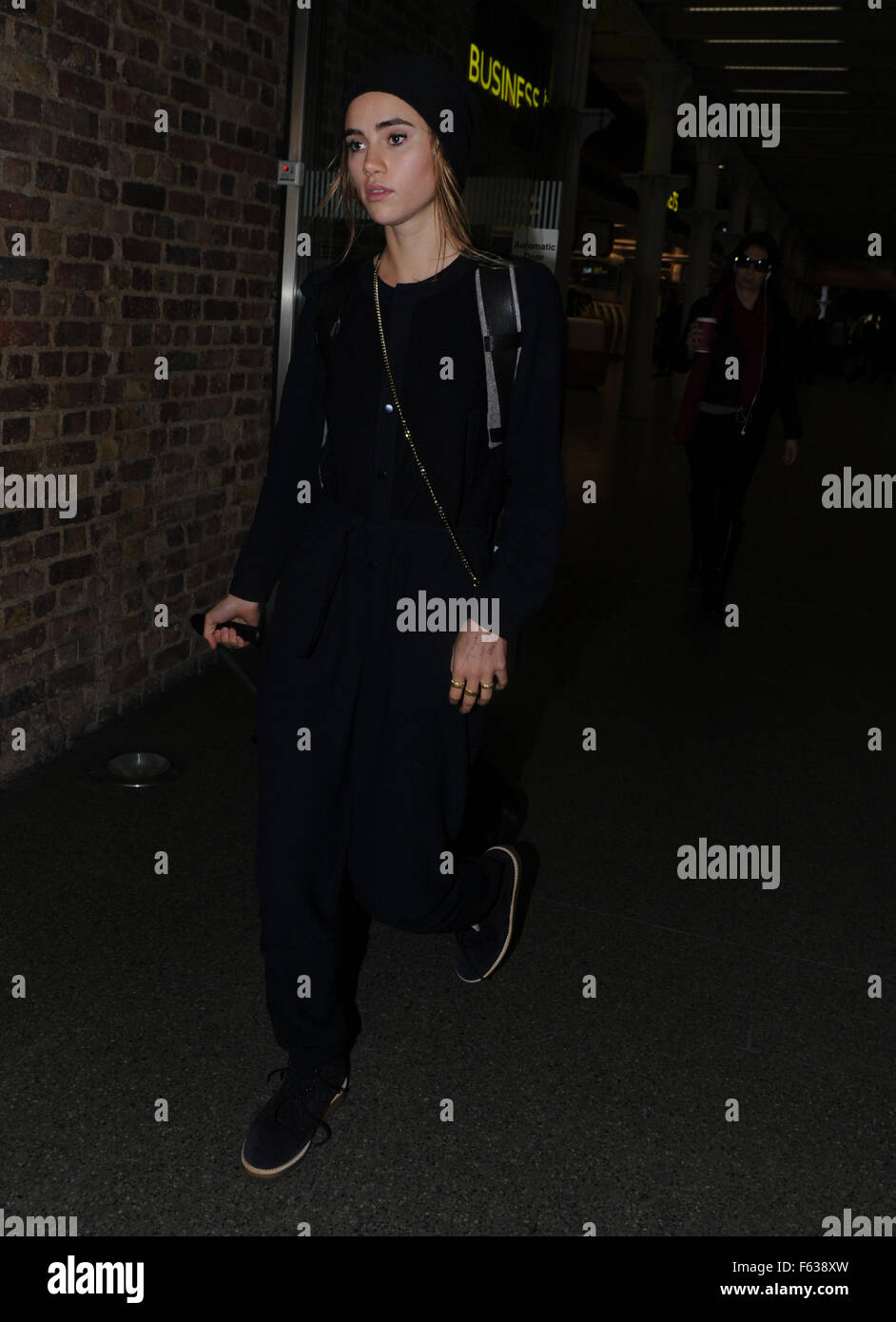 Suki Waterhouse seen out in London at St Pancras railway station ...