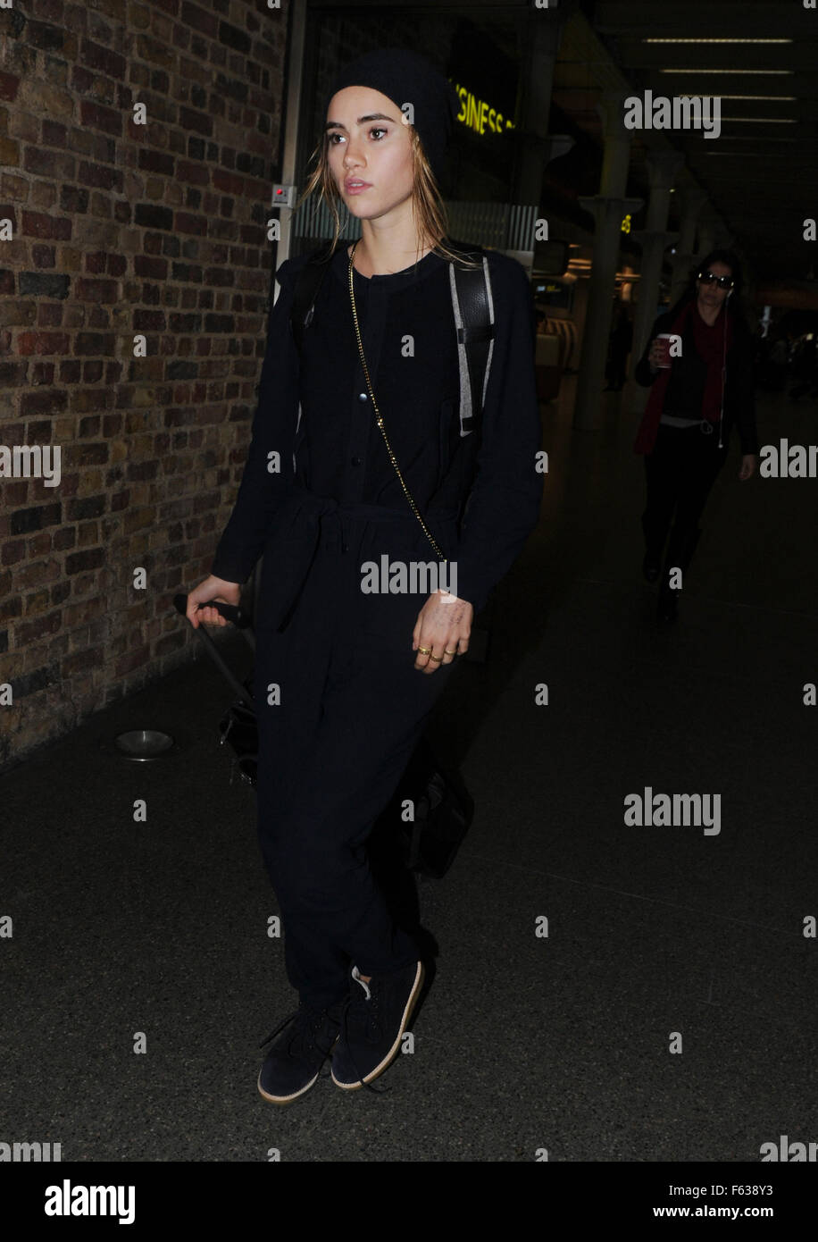 Suki Waterhouse seen out in London at St Pancras railway station ...