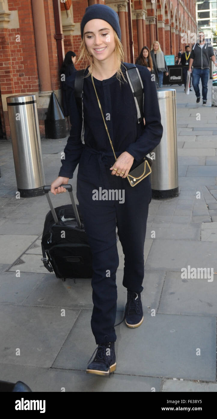 Suki Waterhouse seen out in London at St Pancras railway station ...