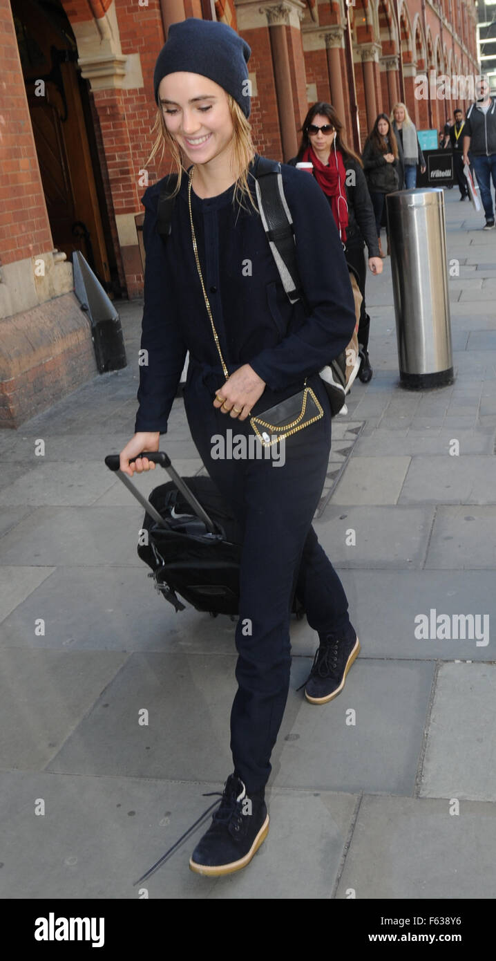 Suki Waterhouse seen out in London at St Pancras railway station ...