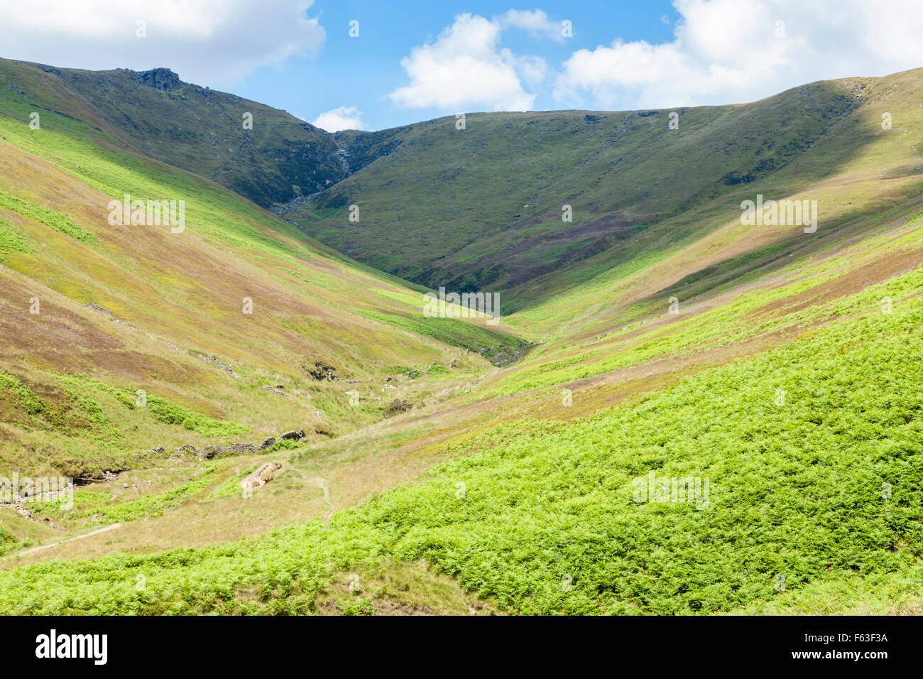 Crowden Clough, on the southern edge of Kinder Scout, Derbyshire, Peak ...
