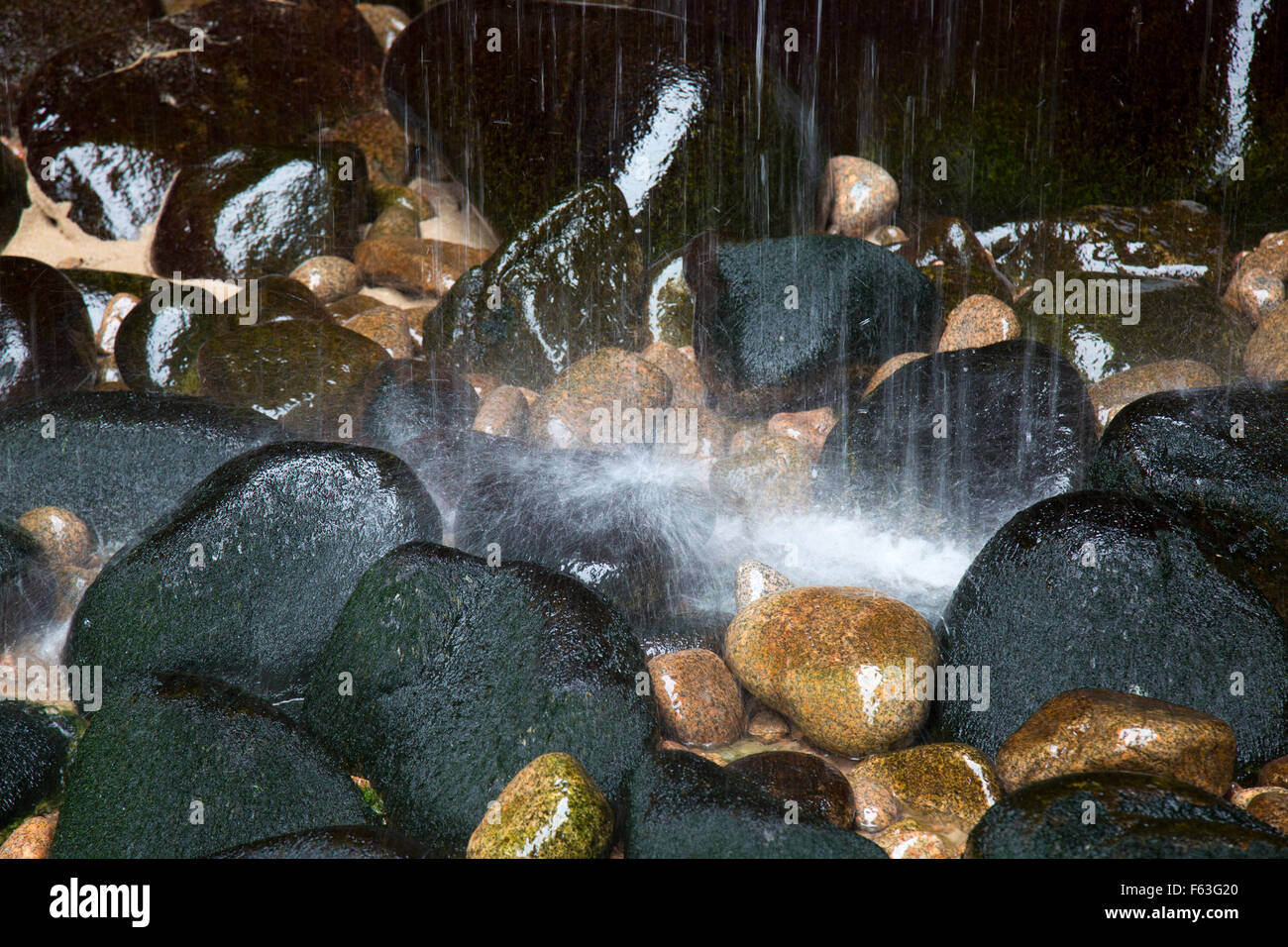 Water and black rocks hi-res stock photography and images - Alamy