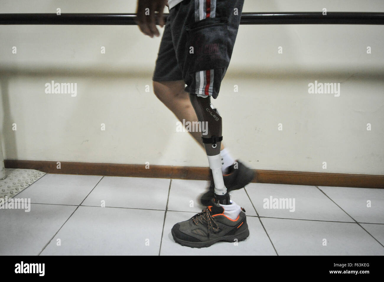 Soldier in rehabilitation center hi-res stock photography and images ...