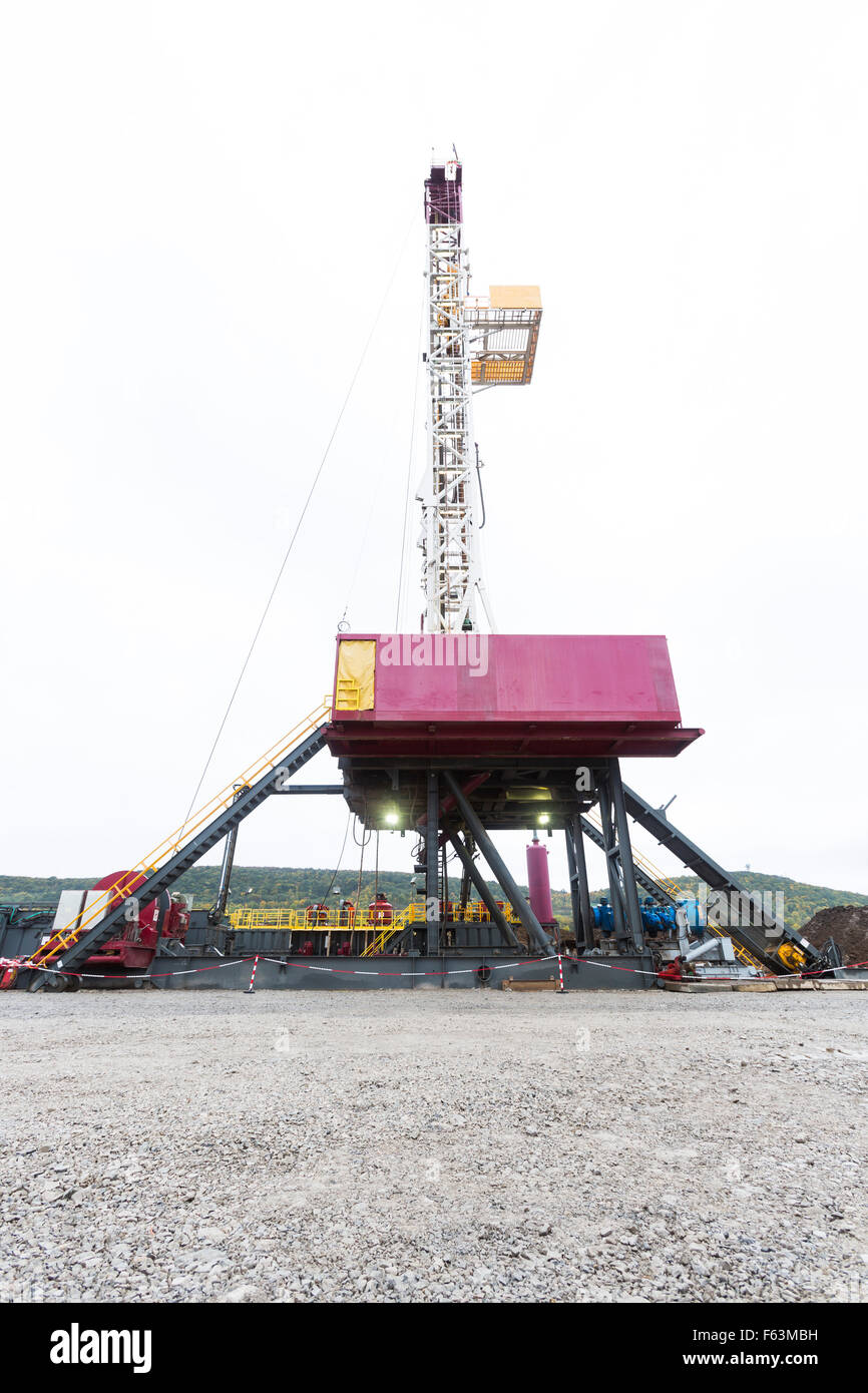 A drilling machine in a natural gas field Stock Photo - Alamy