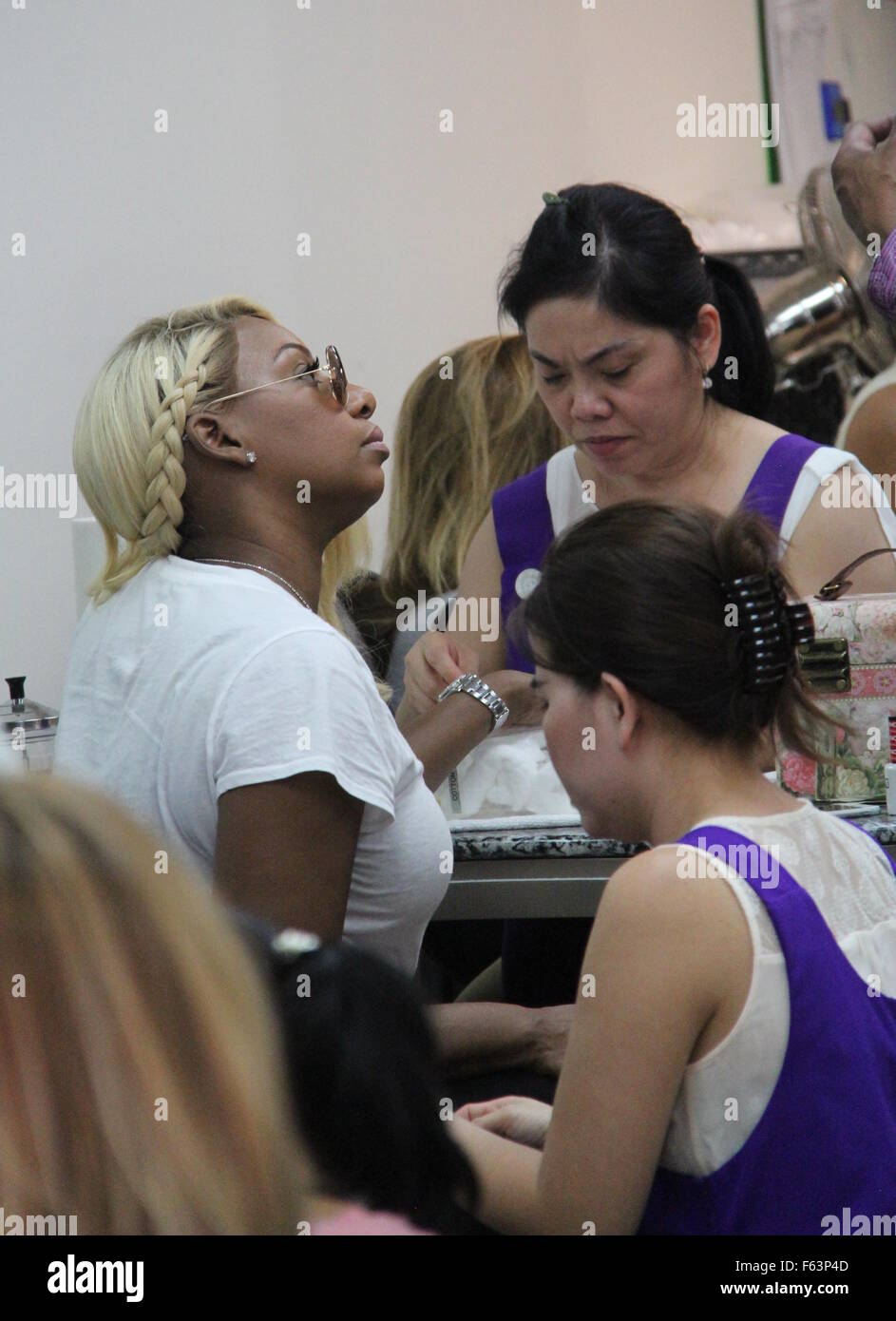 NeNe Leakes visits a nail salon with her husband Gregg Leakes Featuring ...