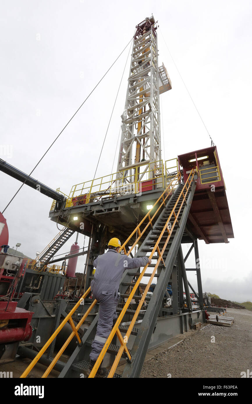 Engineer in the natural gas field hi-res stock photography and images ...