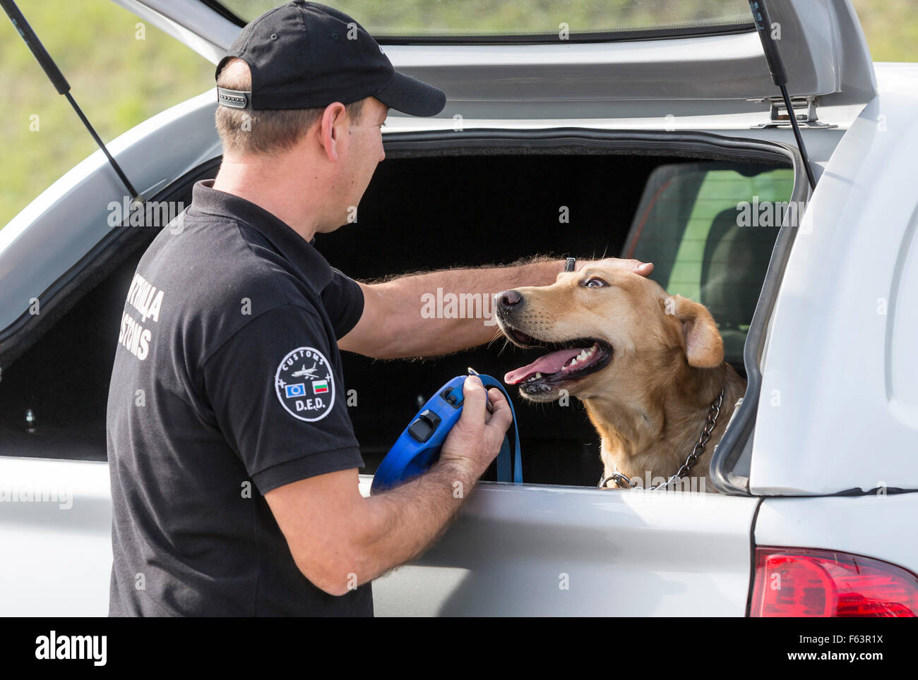 Airport customs officer hi-res stock photography and images - Alamy