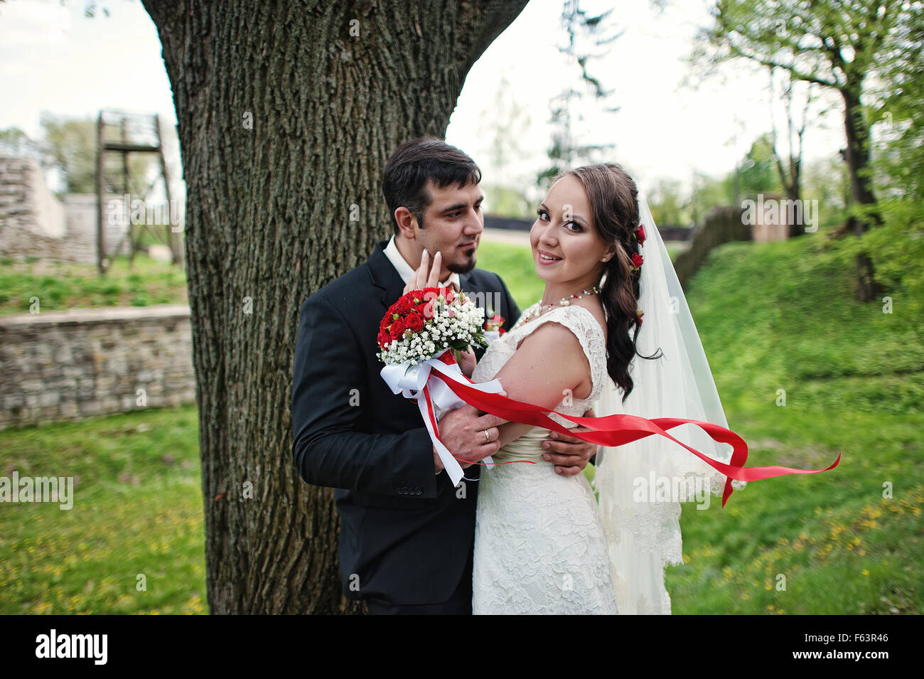 Happy wedding couple stay hi-res stock photography and images - Alamy