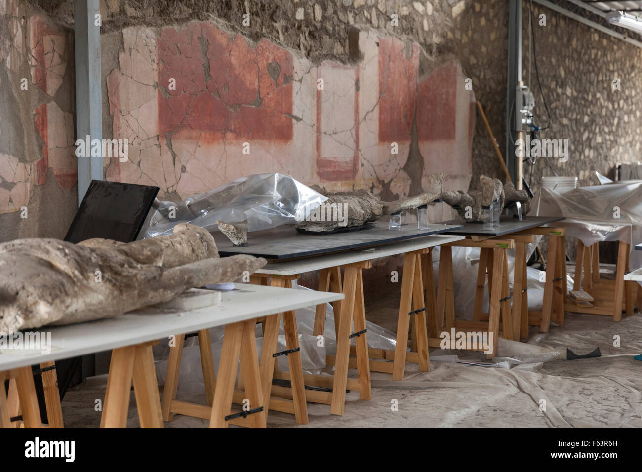 Pompeii bodies hi-res stock photography and images - Alamy