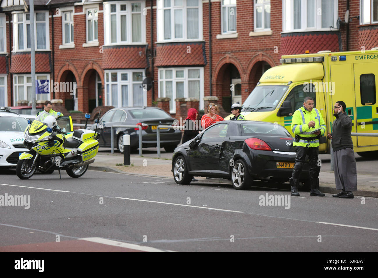 Ambulance queuing hi-res stock photography and images - Alamy