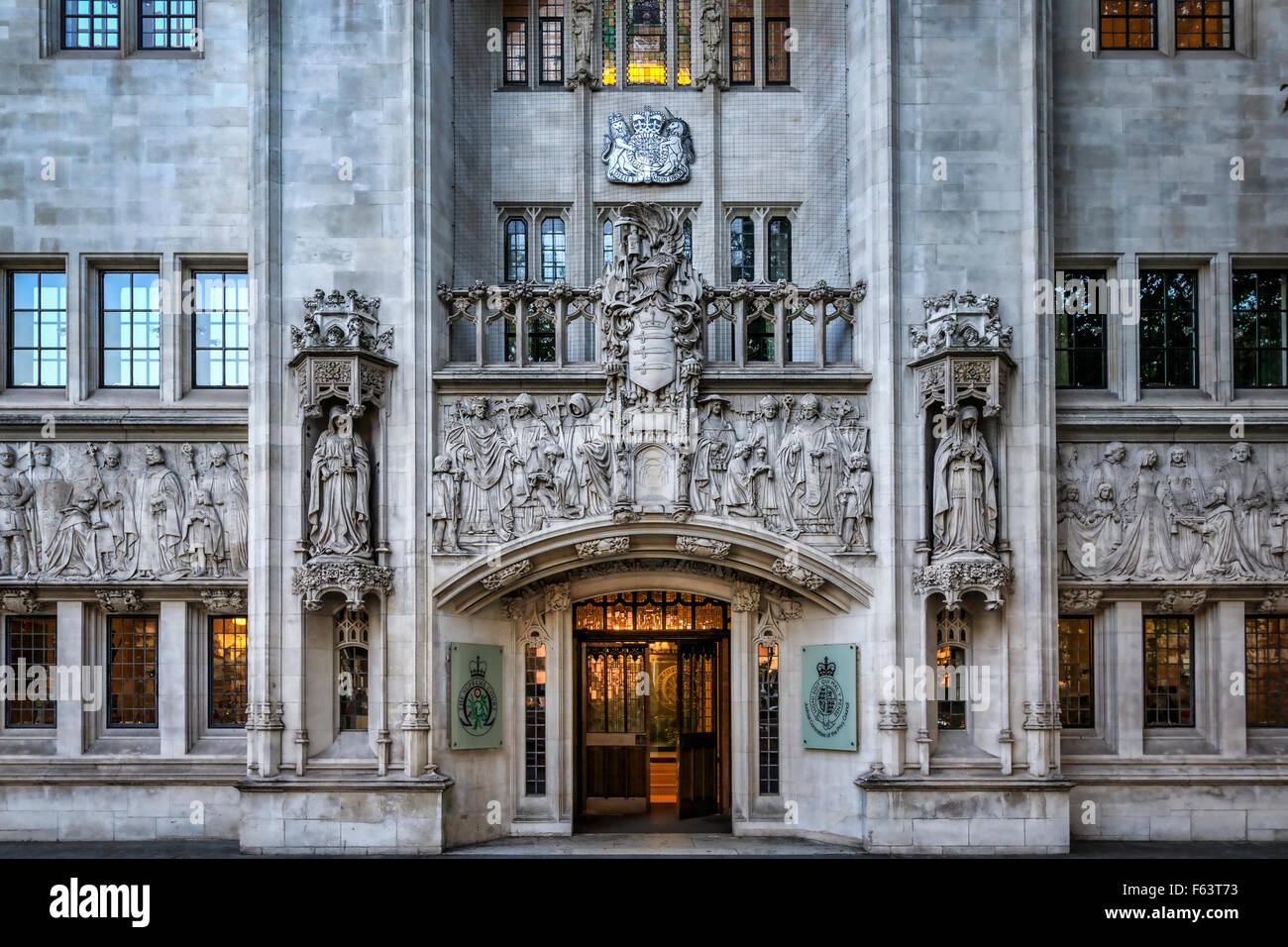 LONDON, UNITED KINGDOM - 2nd october, 2015: Building of Judicial ...