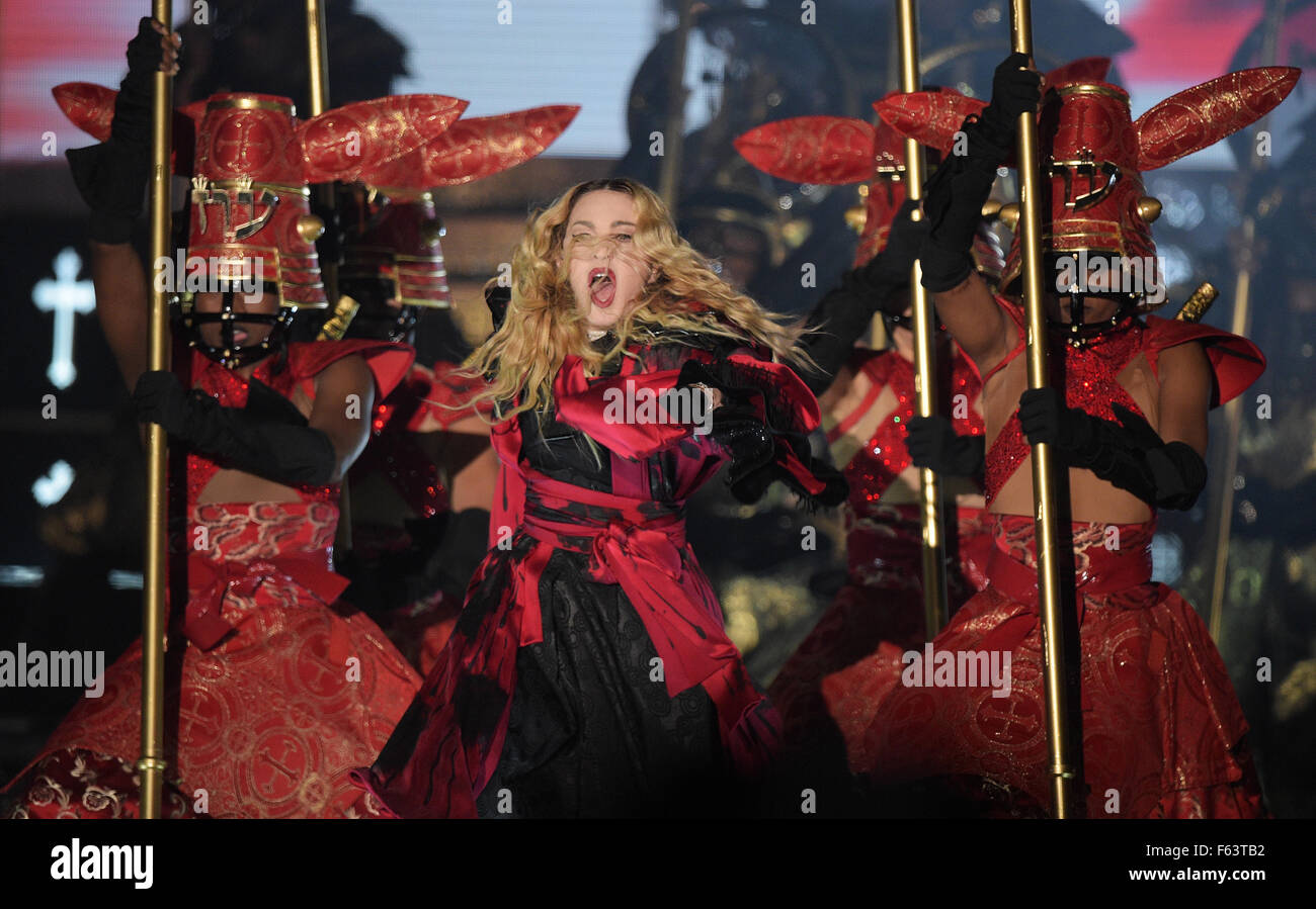 Pop singer louise hi-res stock photography and images - Alamy