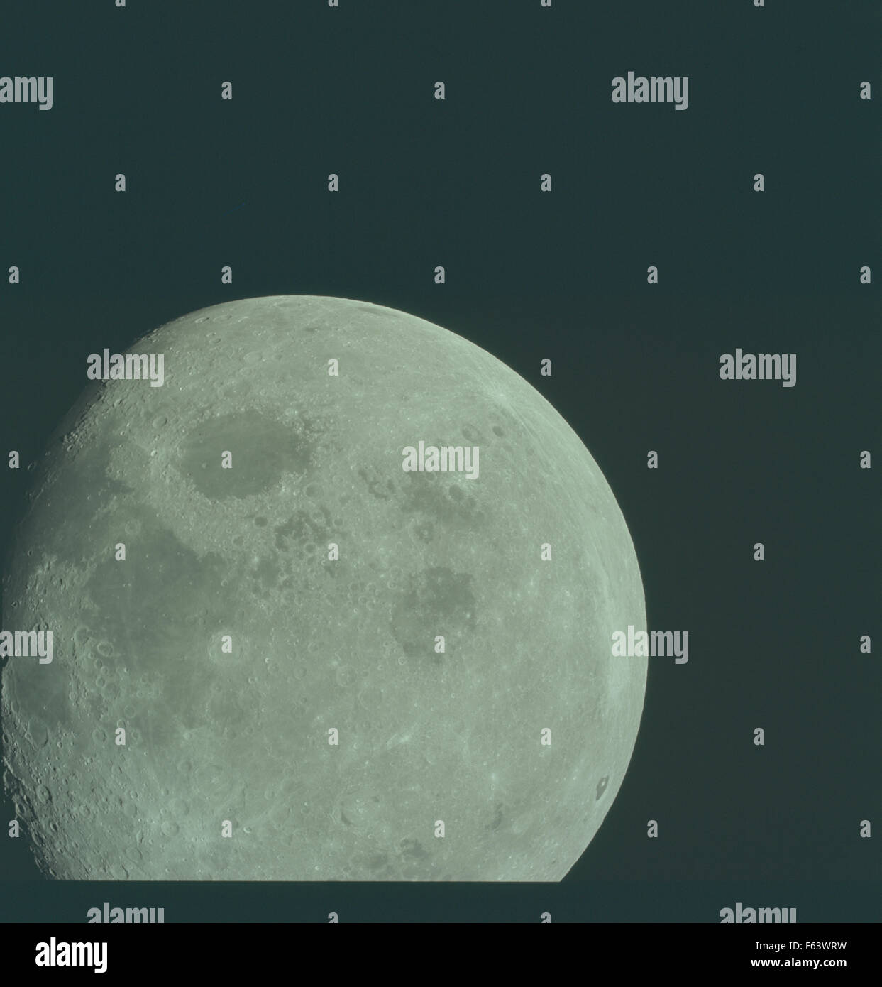 This archive includes the complete collection of unedited photographs ...