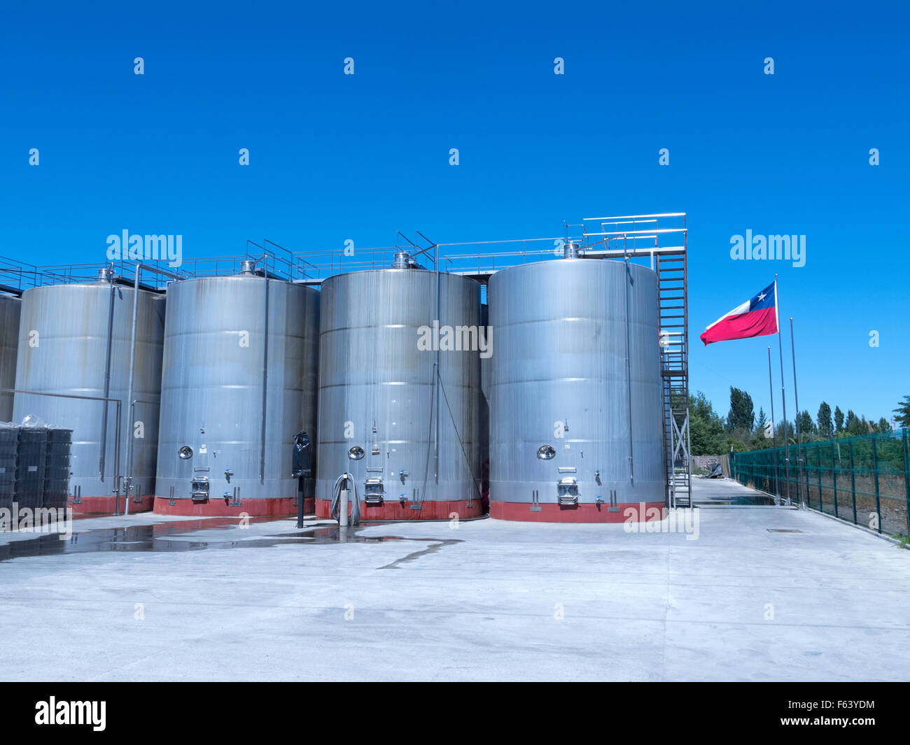 Tanks in chile hi-res stock photography and images - Alamy