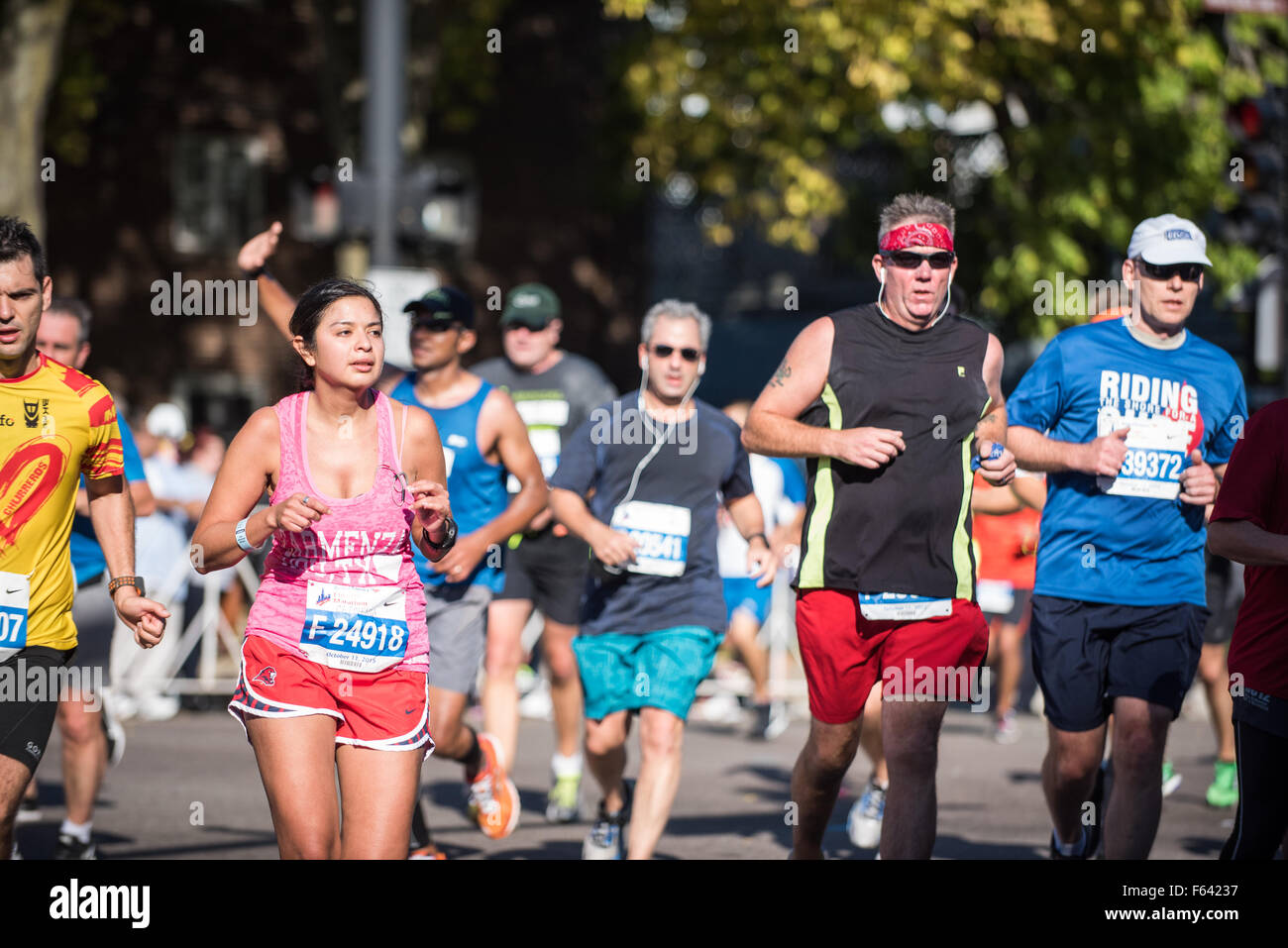 Participants in the Bank of America Chicago Marathon run down North ...