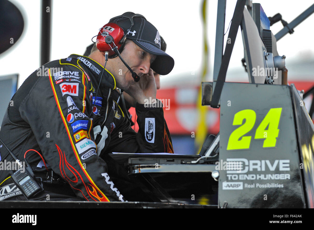 November 8, 2015: Axalta Chevrolet crew chief Alan Gustafson ...