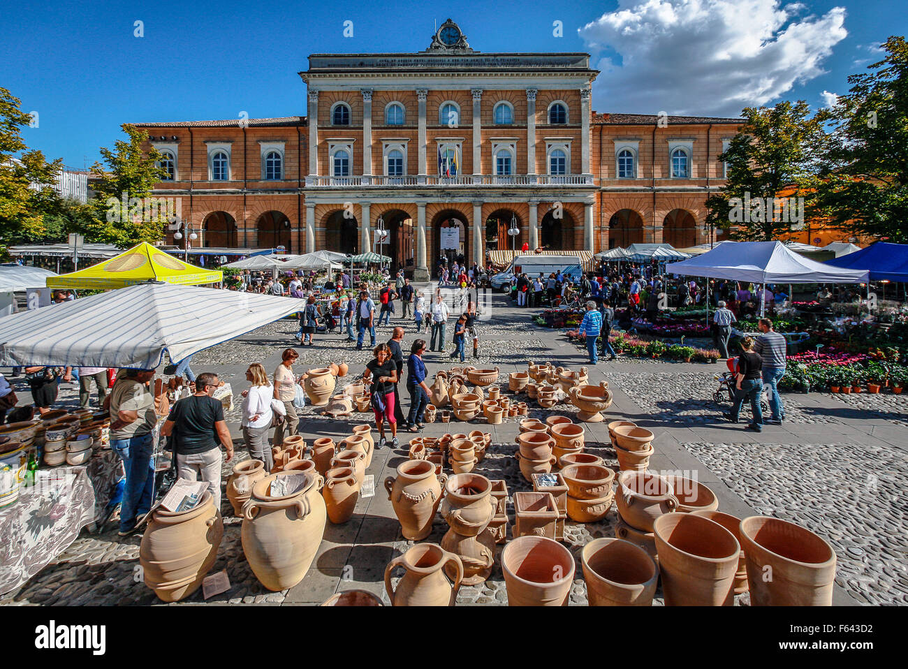 Fiera square hi-res stock photography and images - Alamy