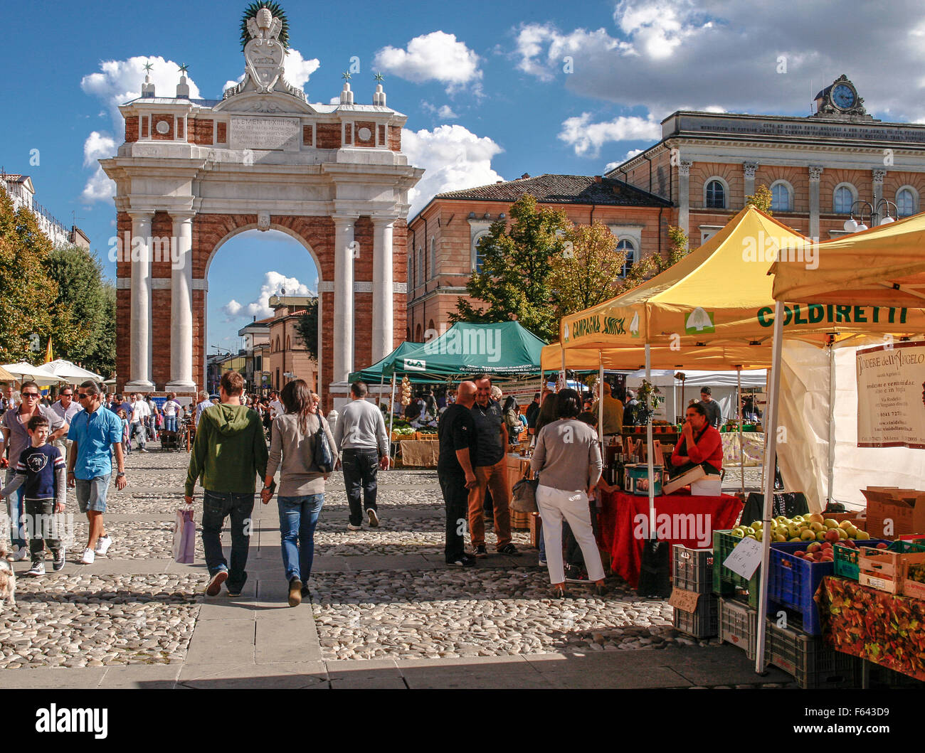 Fiera square hi-res stock photography and images - Alamy