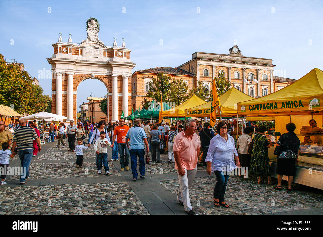 Fiera square hi-res stock photography and images - Alamy