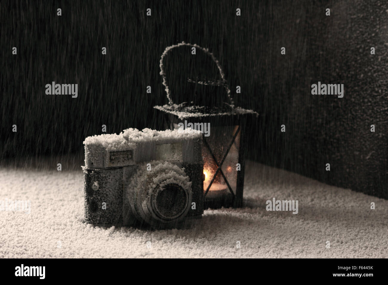 Old camera in the snowing Stock Photo - Alamy