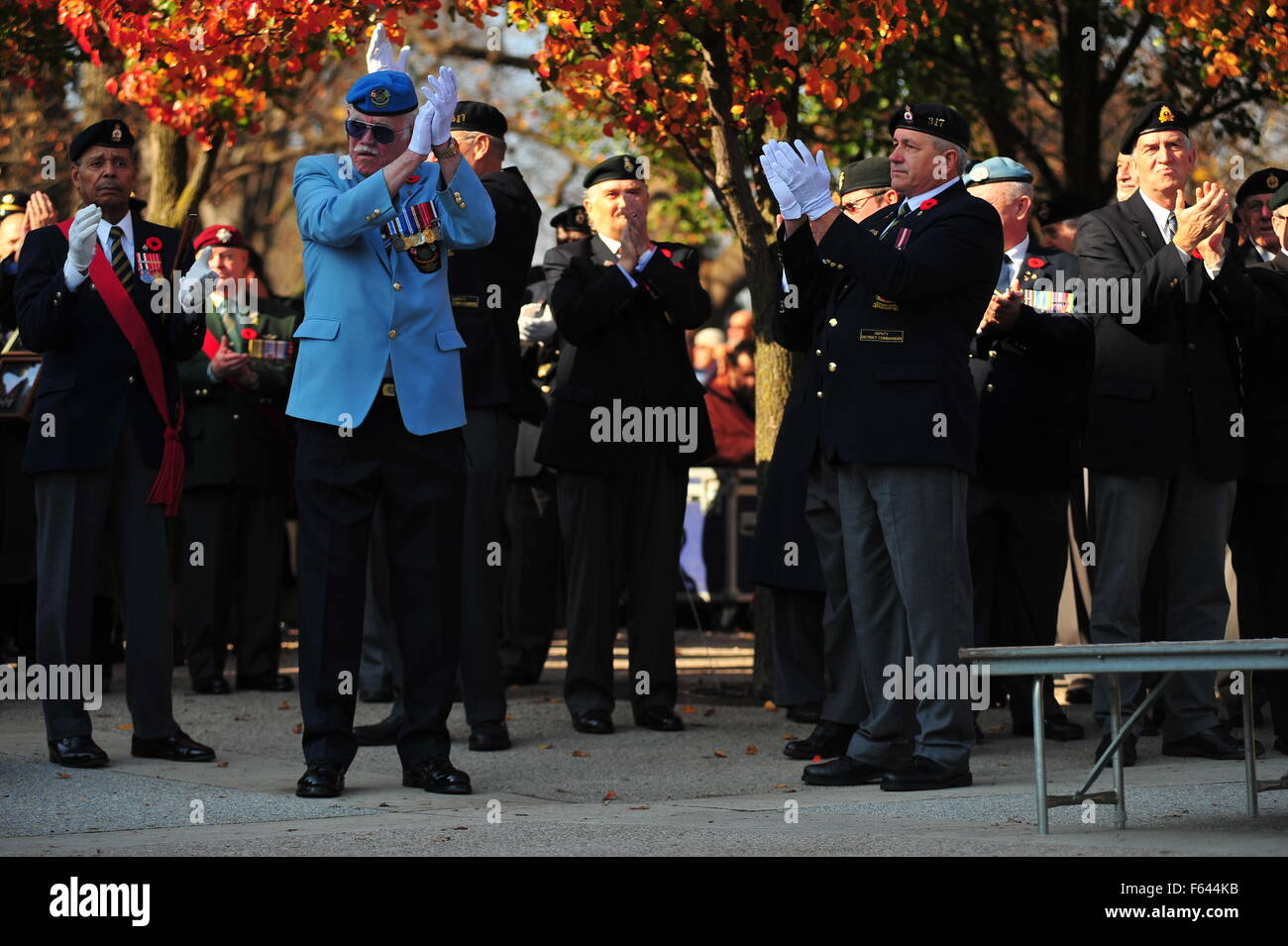 War veterans clapping hi-res stock photography and images - Alamy