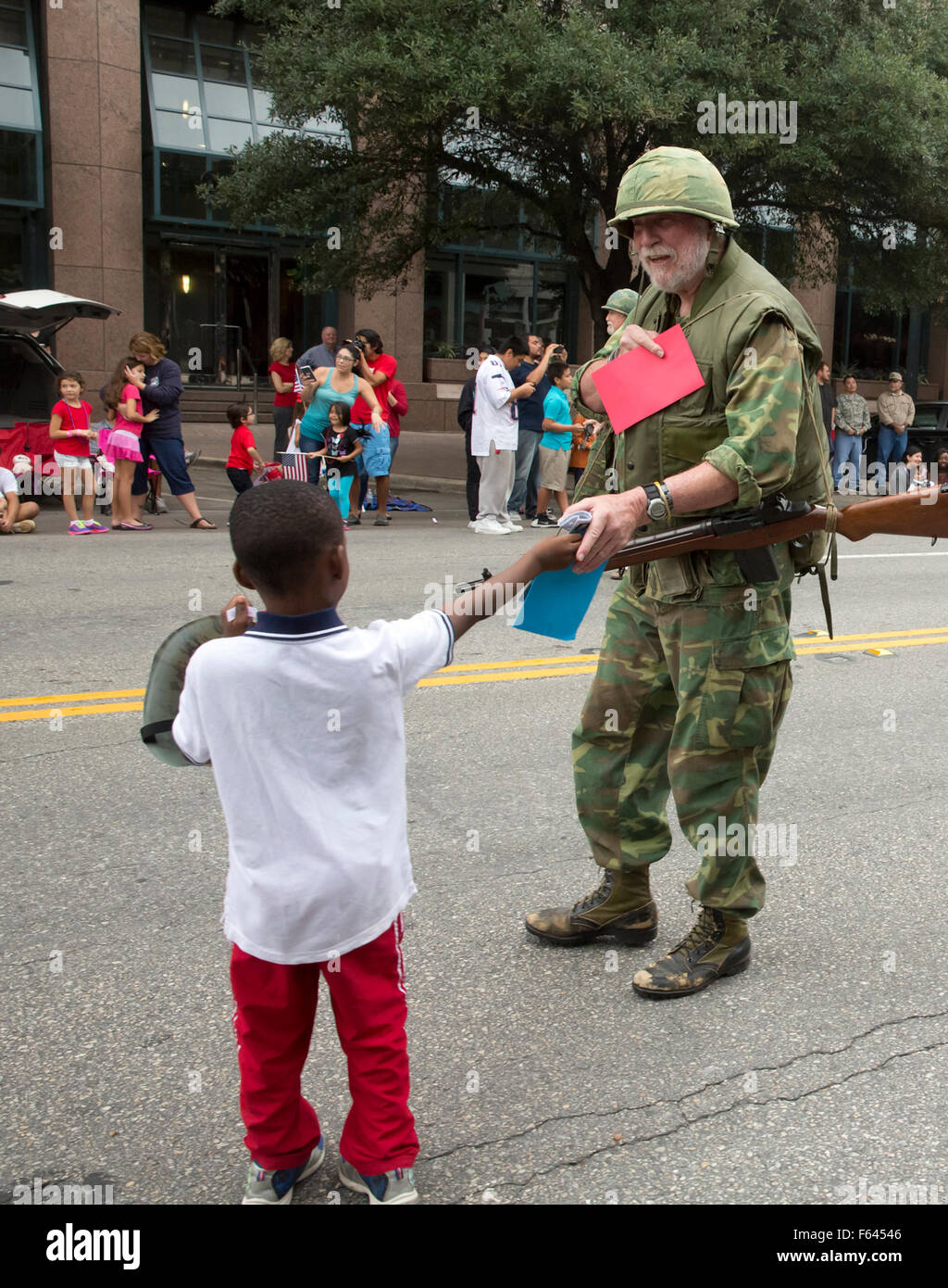Elementary school aged children give out hand-made cards to military ...