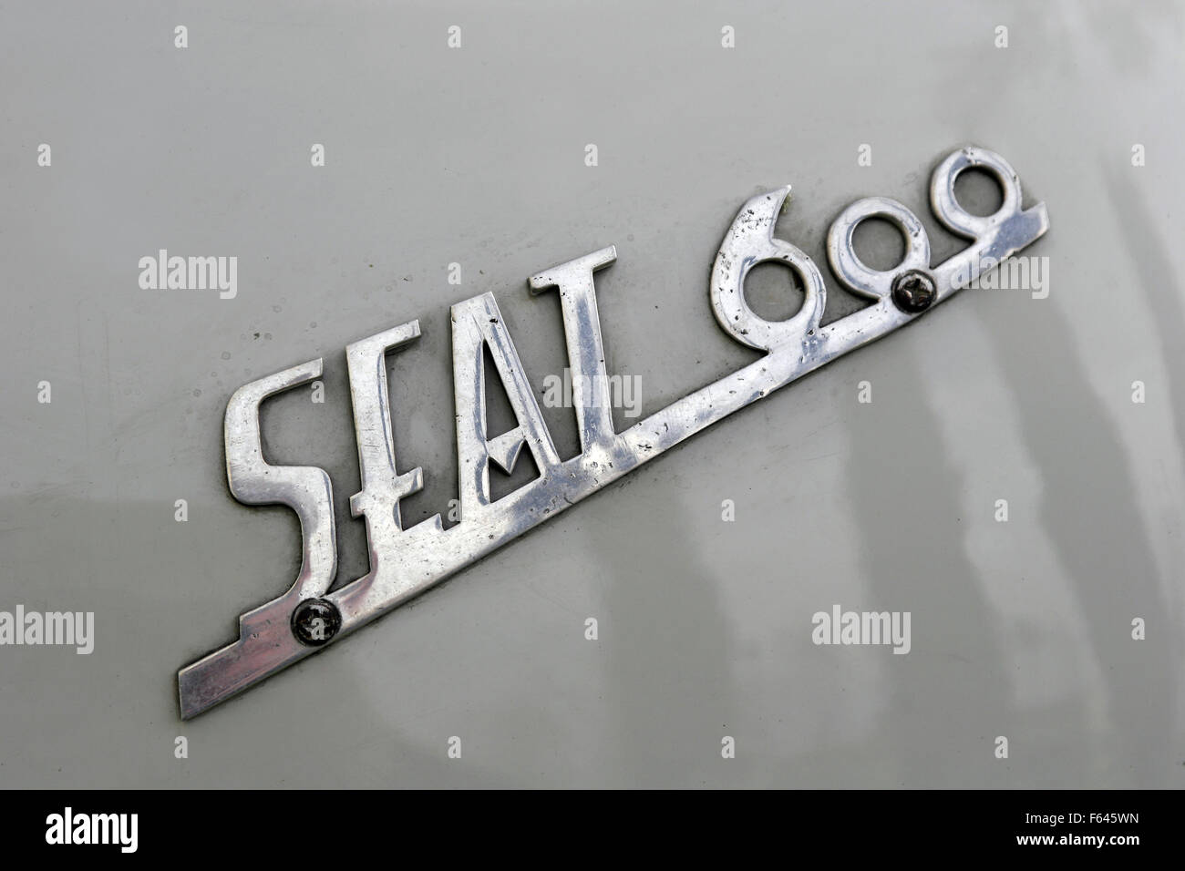 Car seat 600 logo hi-res stock photography and images - Alamy