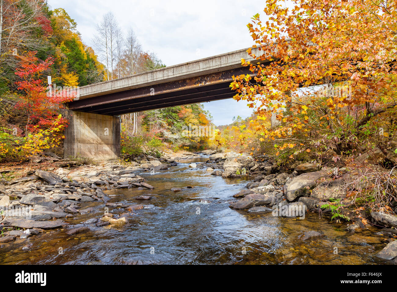 Fall color at Lilly Bridge, Obed Wild and Scenic River Stock Photo - Alamy