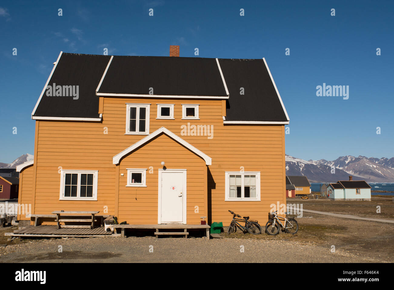 Svalbard house hi-res stock photography and images - Alamy