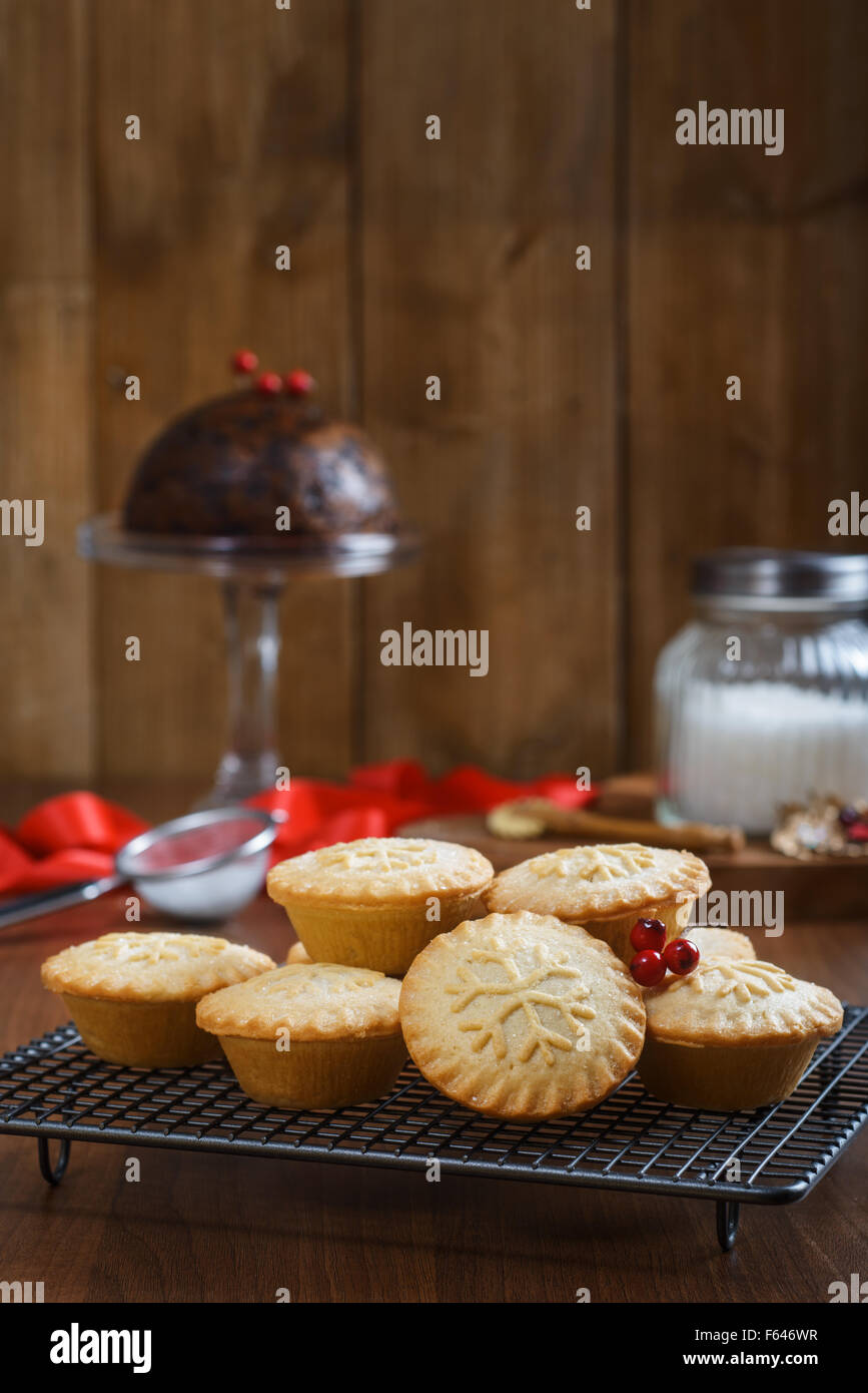 Vintage cooling rack hi-res stock photography and images - Alamy