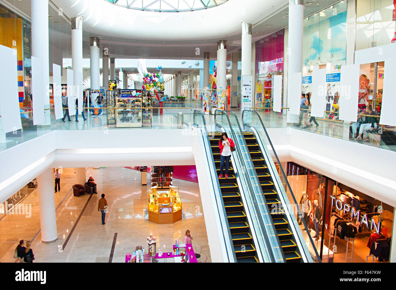 People at Ocean Plaza shopping mall in Kyiv Stock Photo - Alamy