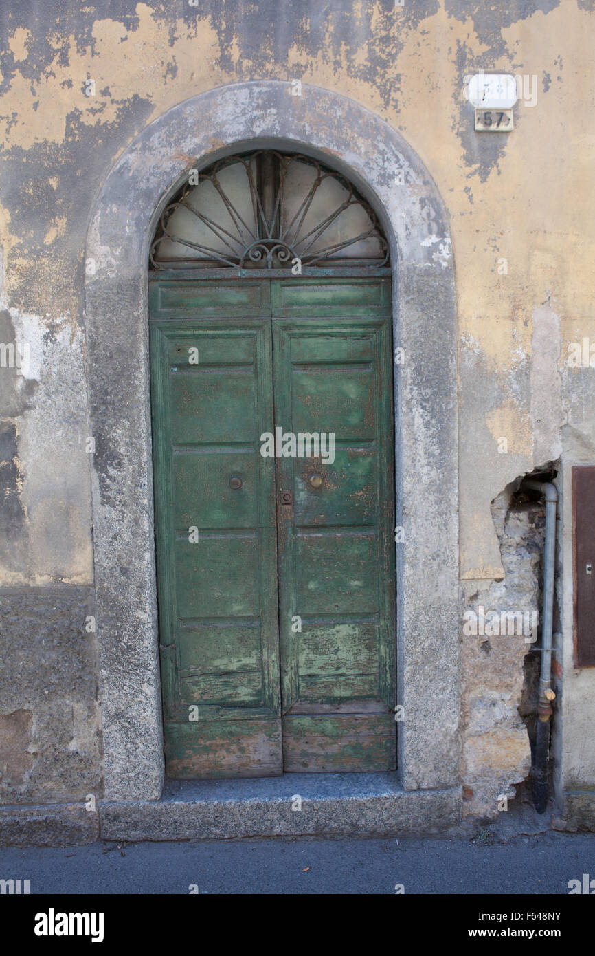 Italian doors hi-res stock photography and images - Alamy