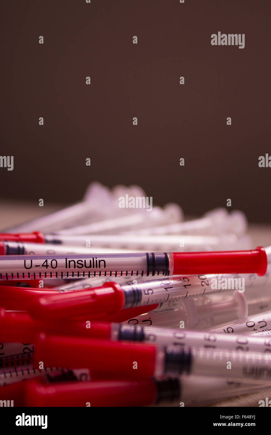 Insulin syringes used for pets Stock Photo - Alamy