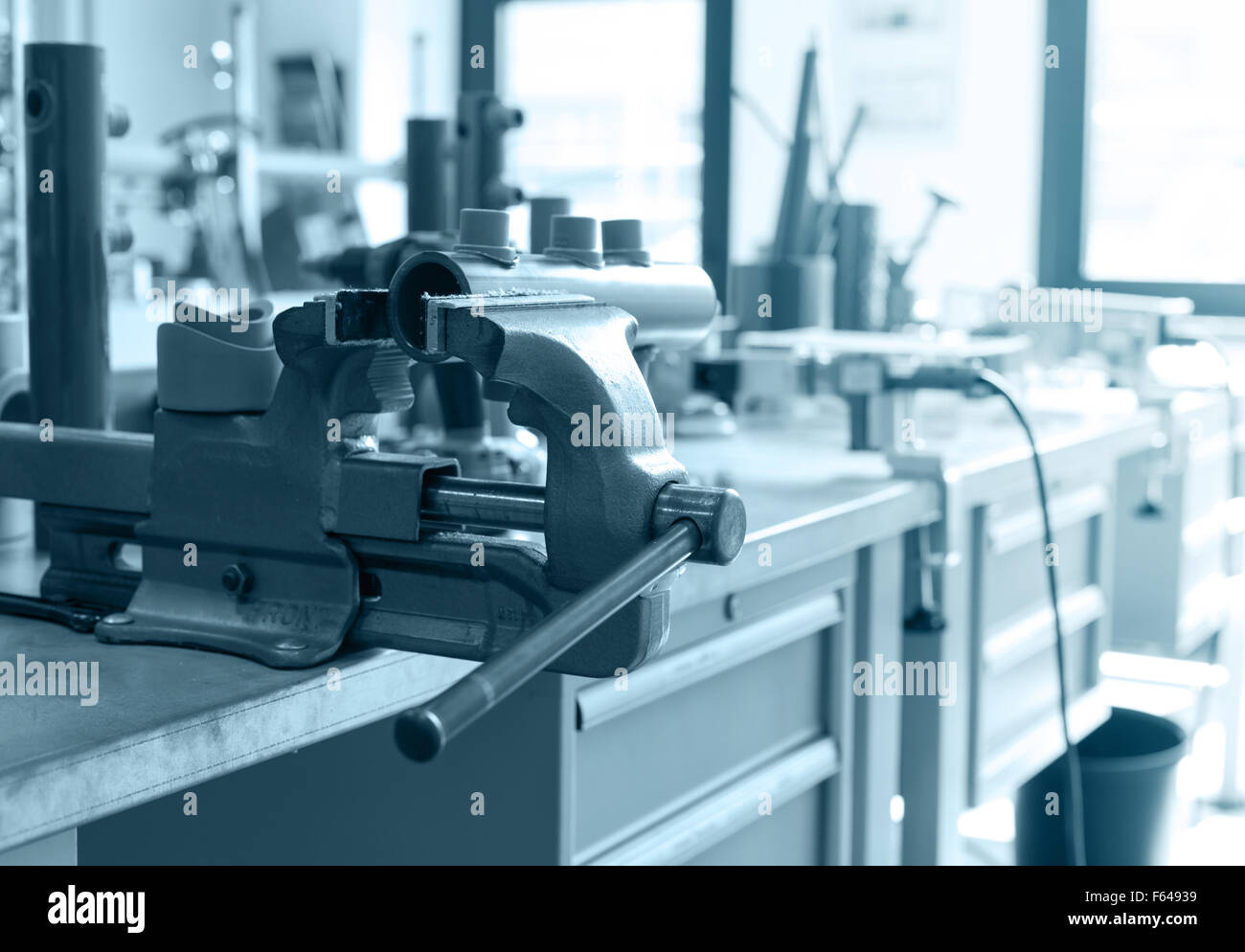 Old bench vice hi-res stock photography and images - Alamy