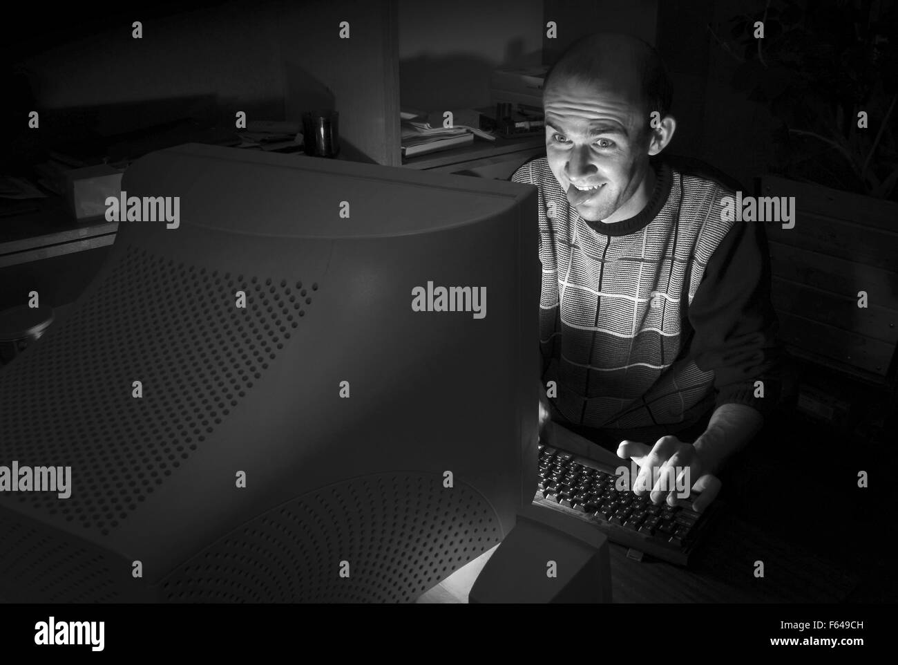 Men playing video games Black and White Stock Photos & Images - Alamy