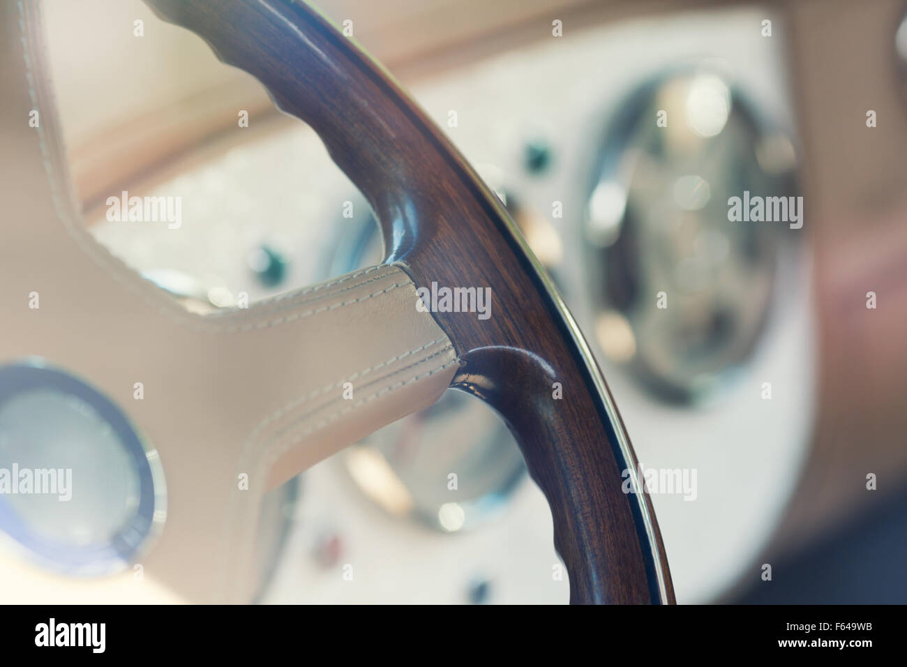 Wooden steering wheel of antique luxury car Stock Photo - Alamy