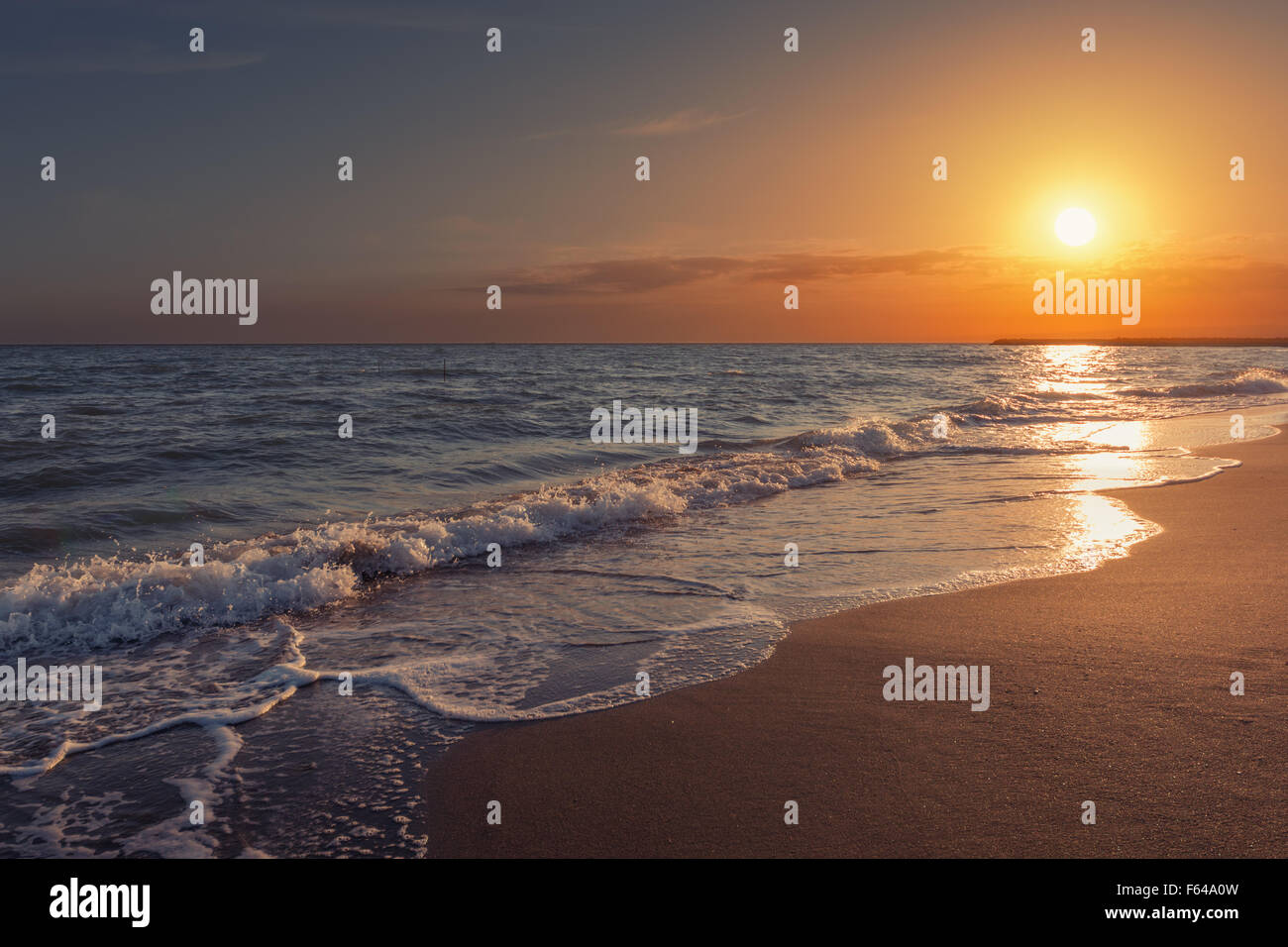 Blue ocean sunset hi-res stock photography and images - Alamy
