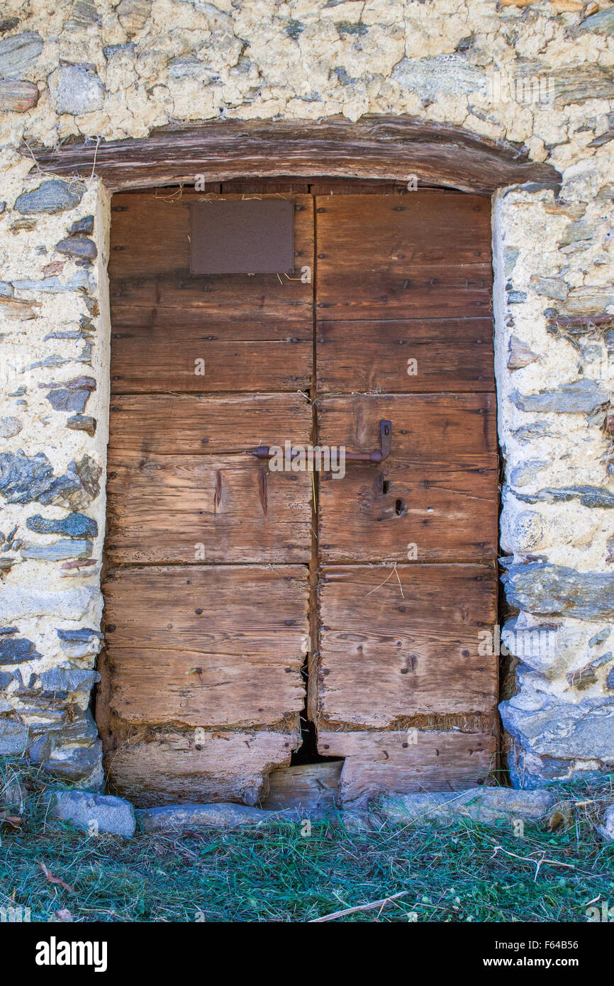 Italian doors hi-res stock photography and images - Alamy