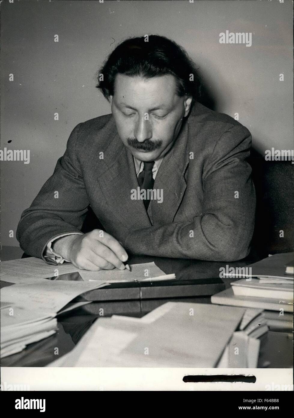 1945 - Dr. Ernest Chain at work in Italy; famous Briitsh Partner of ...