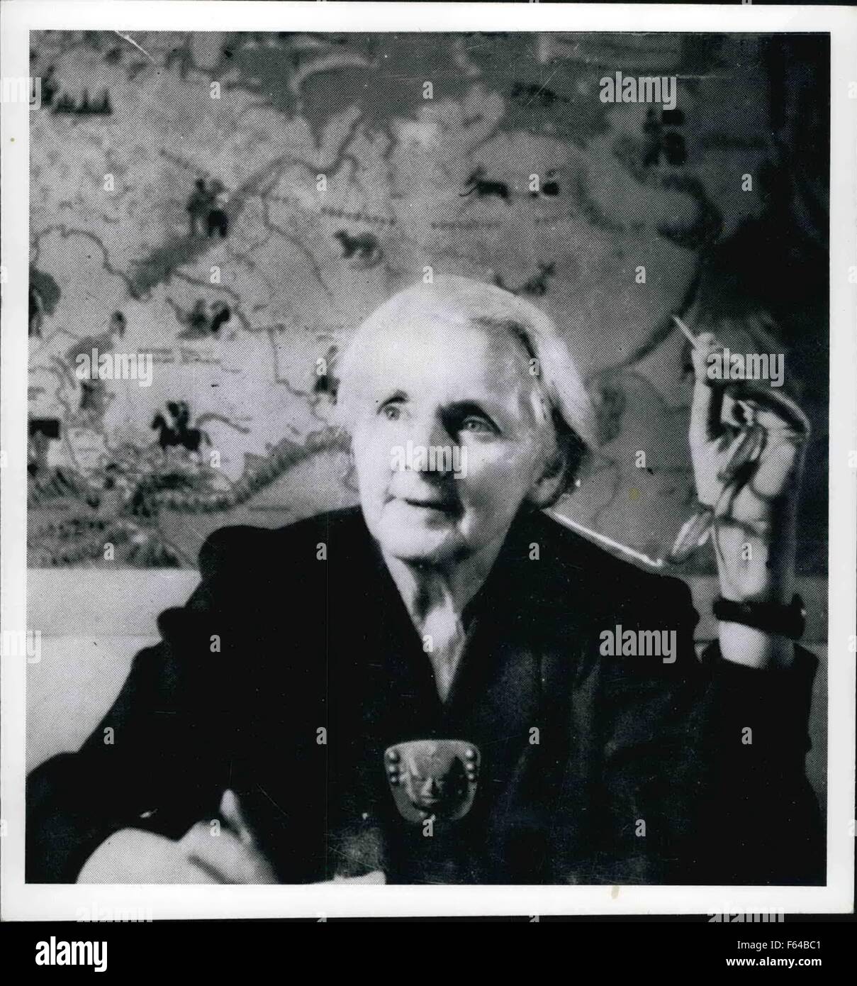 1957 - Photo shows. A portrait of Anna Louise Strong. © Keystone ...