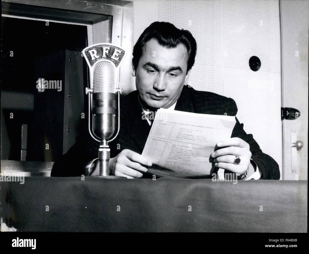 1957 radio hi-res stock photography and images - Alamy