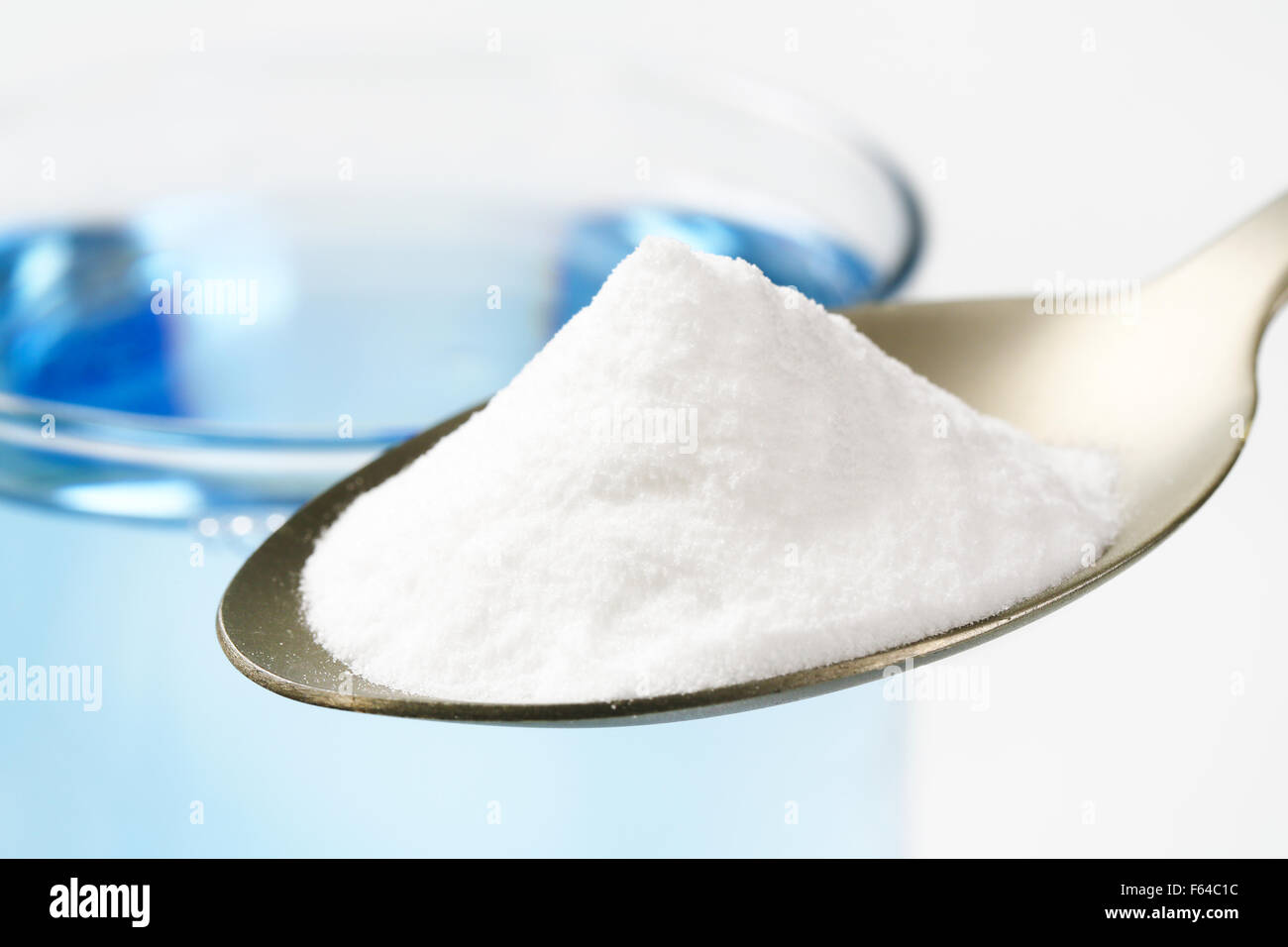 detail of cooking soda on spoon and glass of water Stock Photo - Alamy